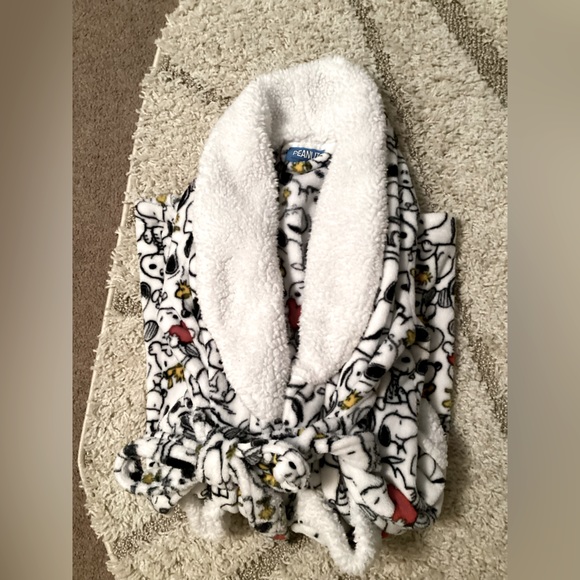 Peanuts | Intimates & Sleepwear | Peanuts Robe | Poshmark